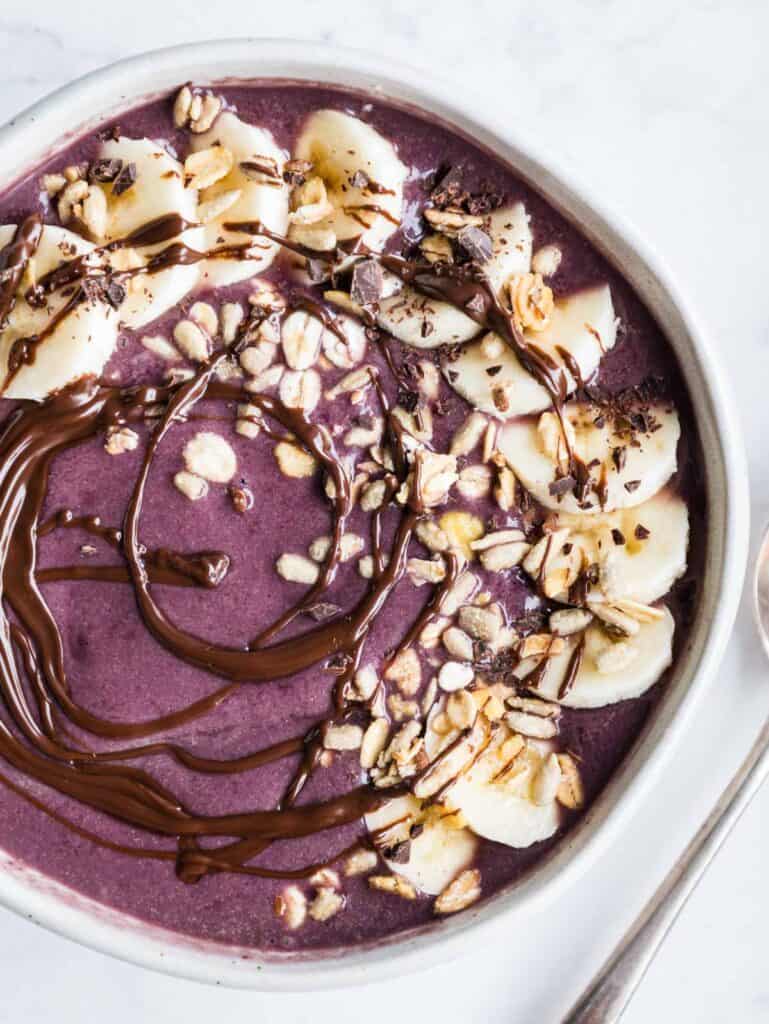5-Minute Nutella Acai Smoothie Bowl | The Fruity Jem