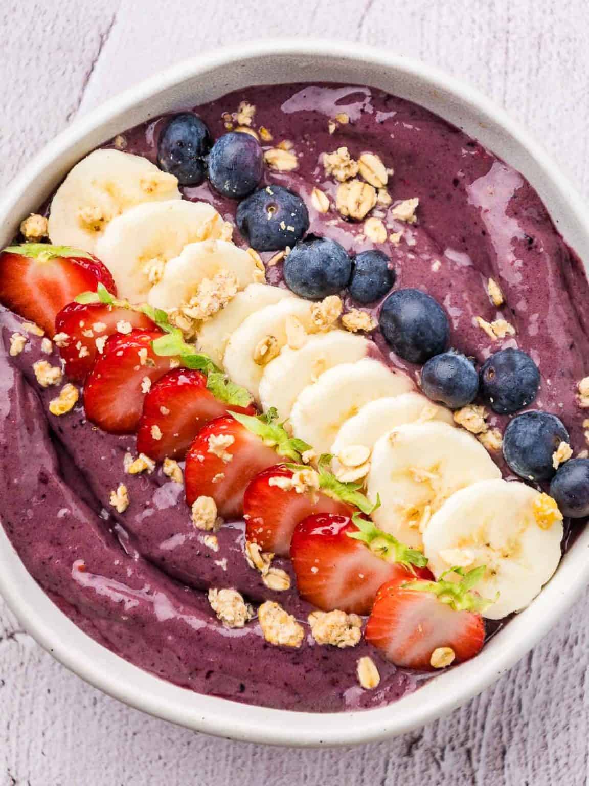 5-Minute Acai Breakfast Bowl, Vegan (Step-by-step!) | The Fruity Jem