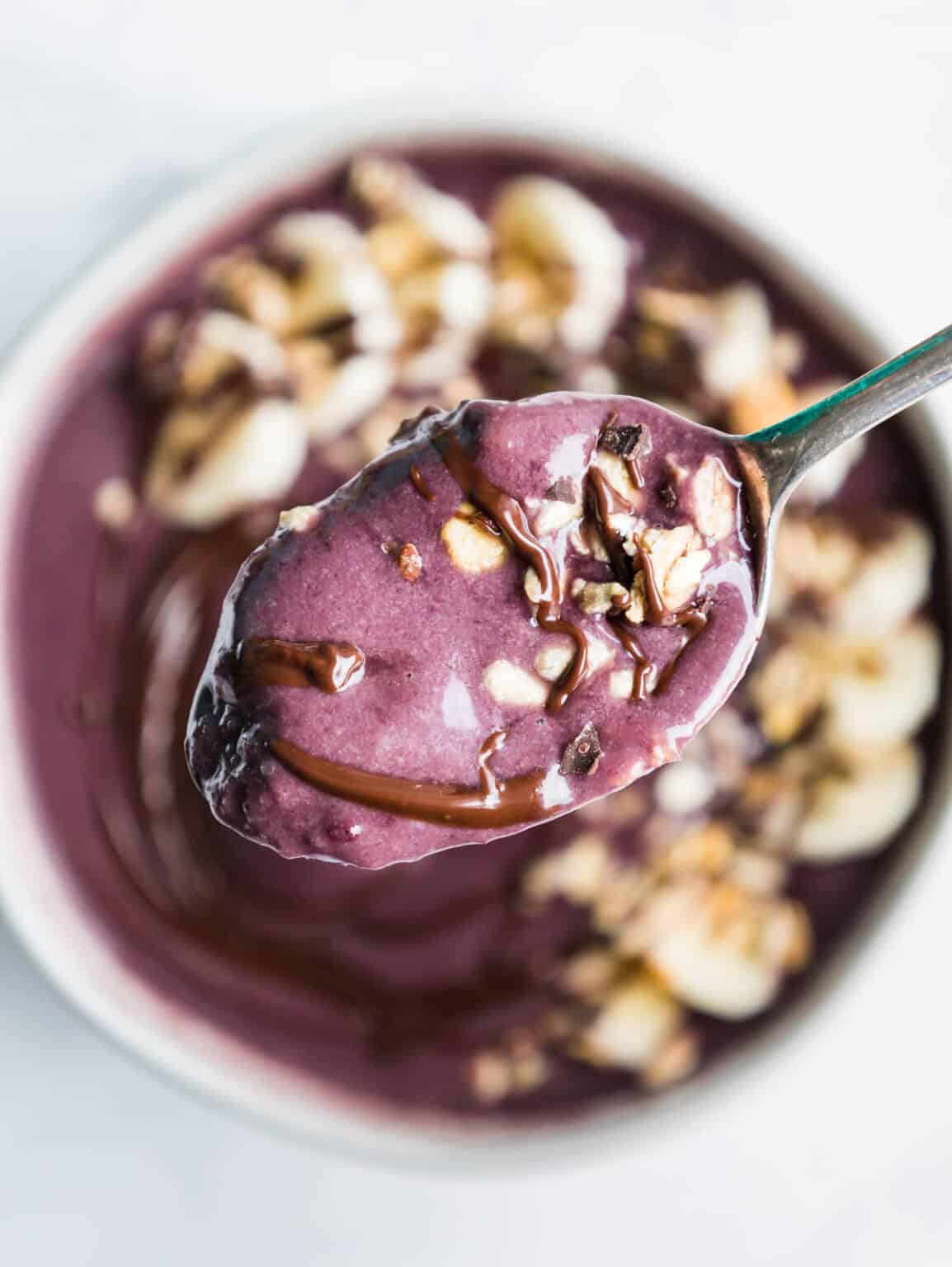 5-Minute Nutella Acai Smoothie Bowl | The Fruity Jem