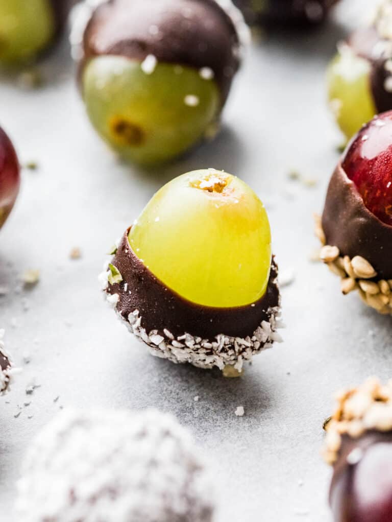 10-Minute Chocolate Covered Grapes Fruit | The Fruity Jem