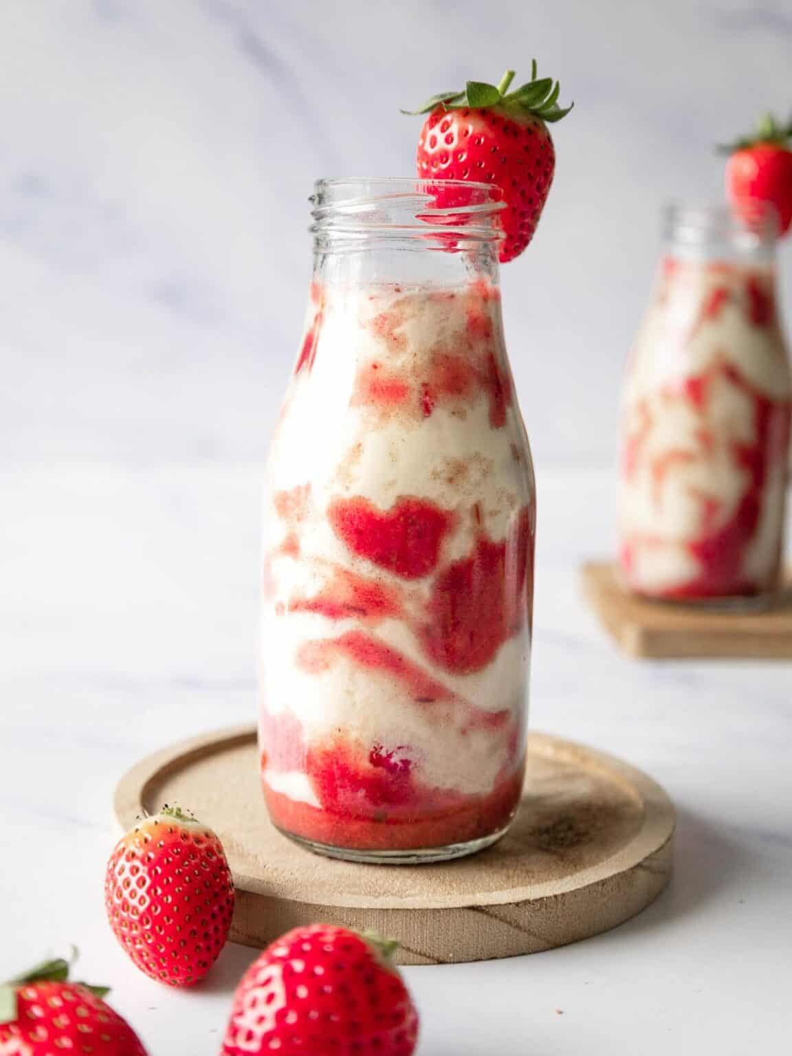 5-Minute Korean Strawberry Oat Milk (Dairy-free & Vegan) | The Fruity Jem