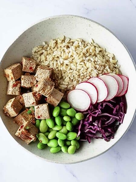 Vegetarian Rainbow Poke Rice Bowl | The Fruity Jem