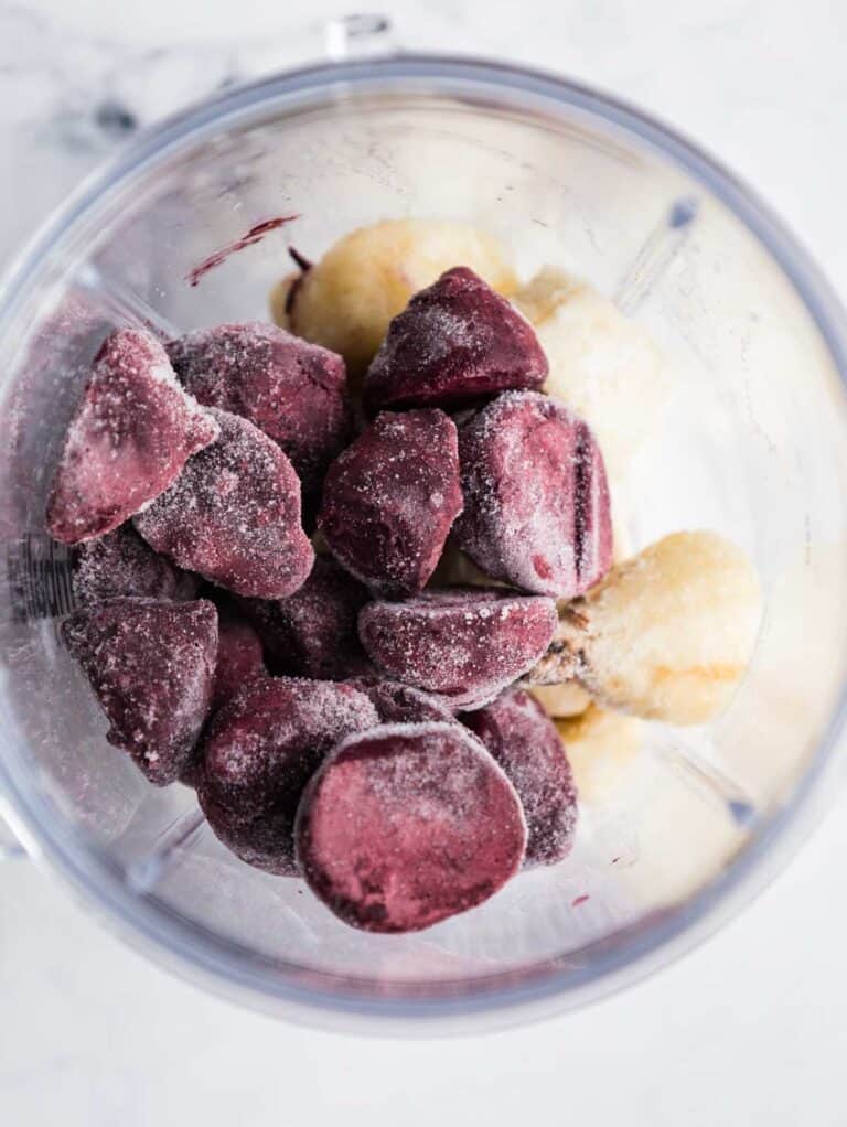 5-Minute Nutella Acai Smoothie Bowl | The Fruity Jem
