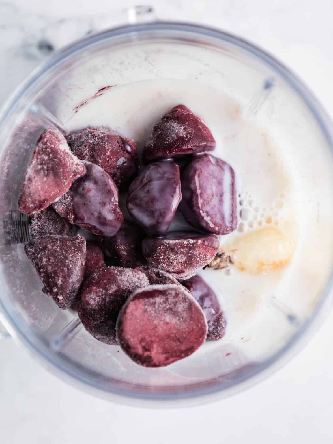 5-Minute Nutella Acai Smoothie Bowl | The Fruity Jem