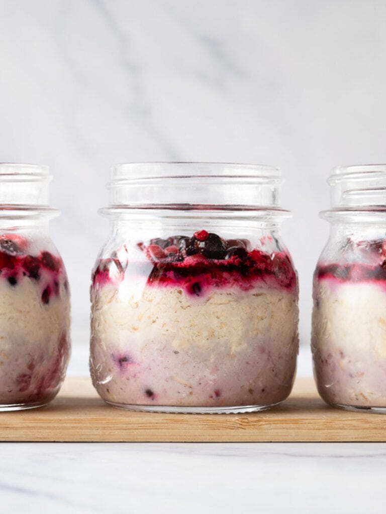 Frozen Fruit Breakfast Overnight Oats (Berries Oatmeal) | The Fruity Jem
