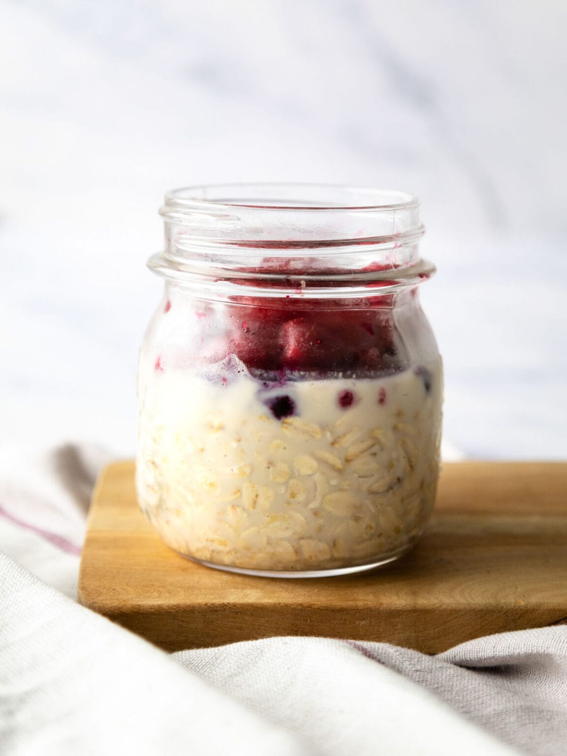 Frozen Fruit Breakfast Overnight Oats (Berries Oatmeal) | The Fruity Jem