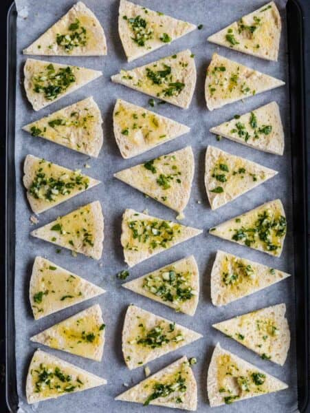 Garlic Pita Bread Chips (as Snack/Appetizer, Toasted) | The Fruity Jem