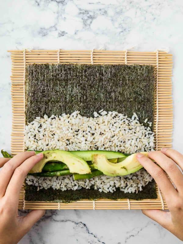Asparagus Sushi Roll (AAC Sushi Roll + Step-by-step PHOTOS!) | The ...