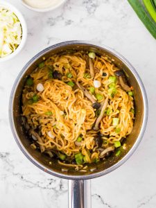 15-Min Spicy Ramen Noodle Spring Rolls (with Rice Paper) | The Fruity Jem