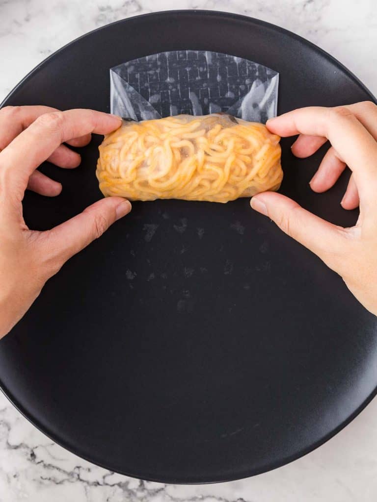 15-Min Spicy Ramen Noodle Spring Rolls (with Rice Paper) | The Fruity Jem