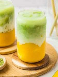 5-Minute Iced Mango Matcha Latte (+ Step-by-step PHOTOS) | The Fruity Jem