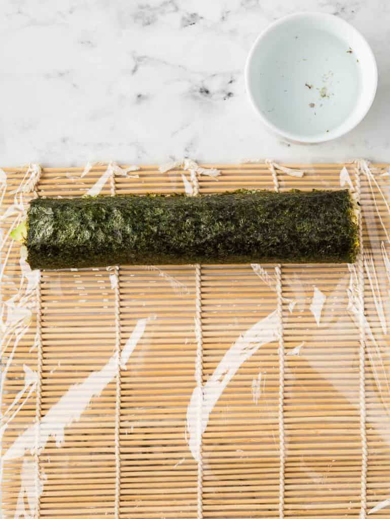 Cut Sushi Roll vs Hand Roll (Maki vs Temaki) | The Fruity Jem