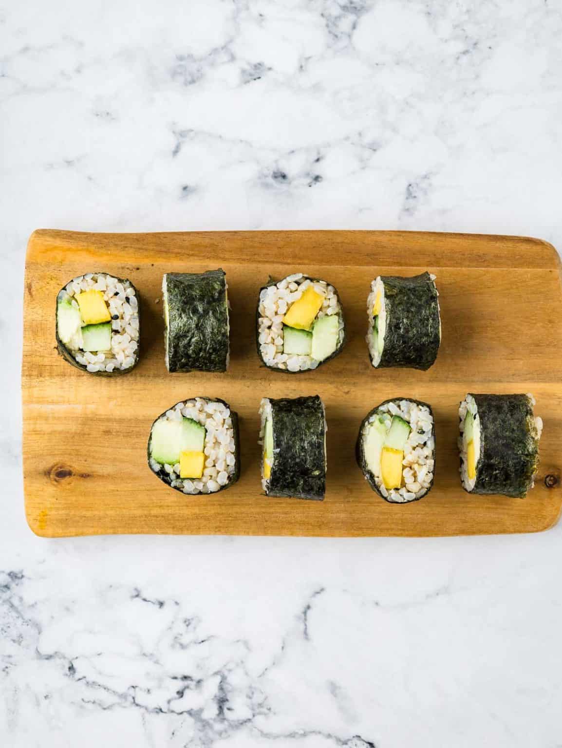 Cut Sushi Roll vs Hand Roll (Maki vs Temaki) | The Fruity Jem